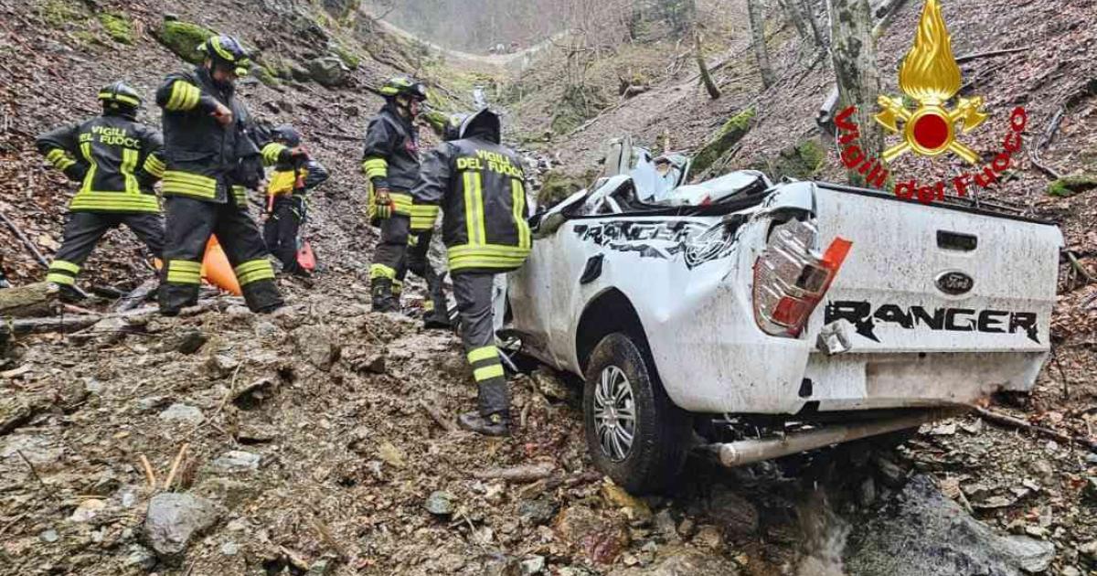 Cervatto: auto in un burrone, recuperata la salma di un uomo - La Sesia