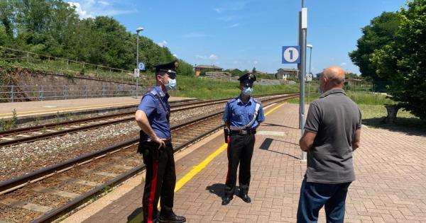 È senza biglietto, fuma e minaccia il capotreno: denunciato - La Sesia