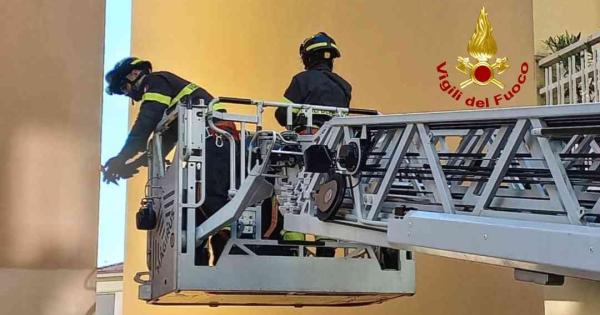 Crollo di calcinacci in via Botero - La Sesia