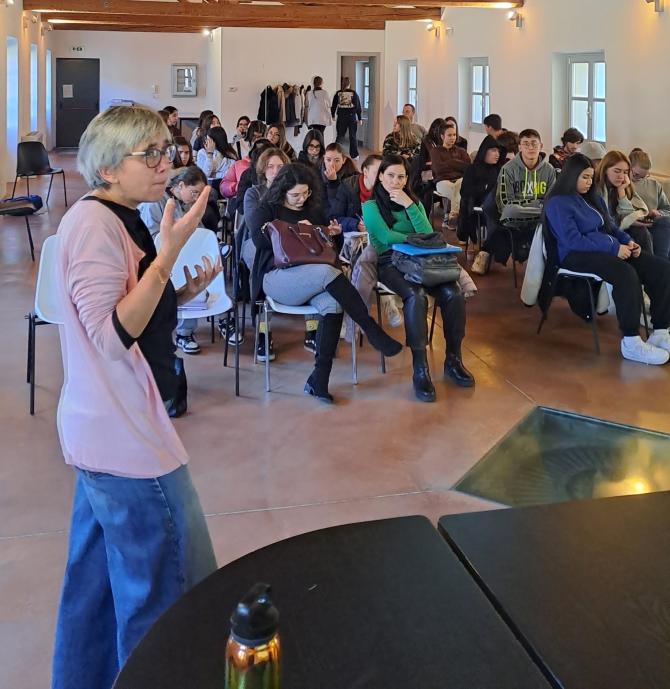 Gli studenti del Lanino parlano di sostenibilità con Elena Uga - La Sesia